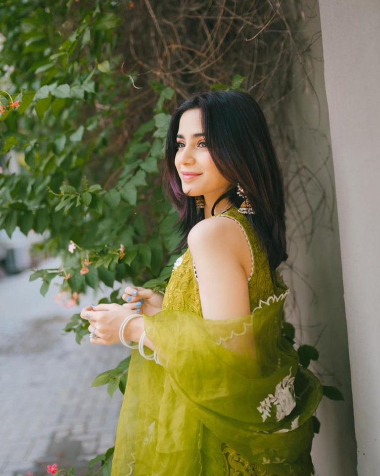 Aima Baig's Gorgeous Looks From Eid-ul-Fitr 2021 | Reviewit.pk