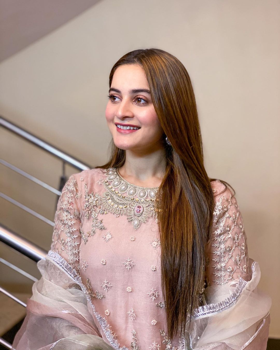 Aiman Khan's Doppelganger Will Leave You Astonished | Reviewit.pk
