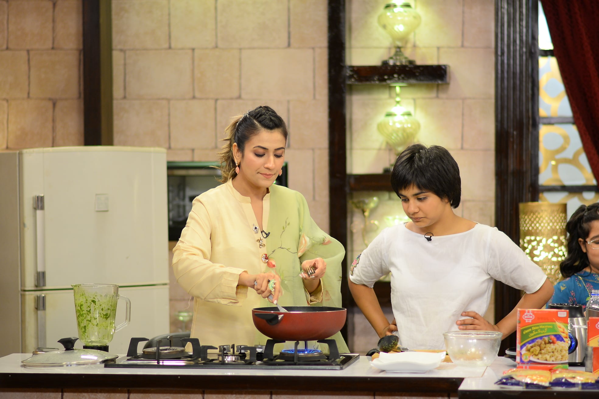 Ali Noor With His Wife Mandana And Daughter At Shan-e-Sahoor | Reviewit.pk