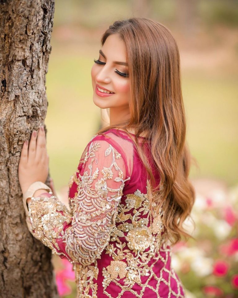 Dananeer Mobeen Looks Stunning As She Got Dolled Up For A Shoot ...