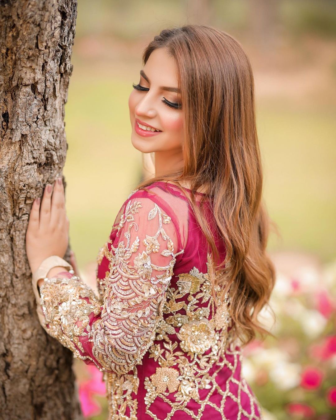 Dananeer Mobeen Looks Stunning As She Got Dolled Up For A Shoot ...