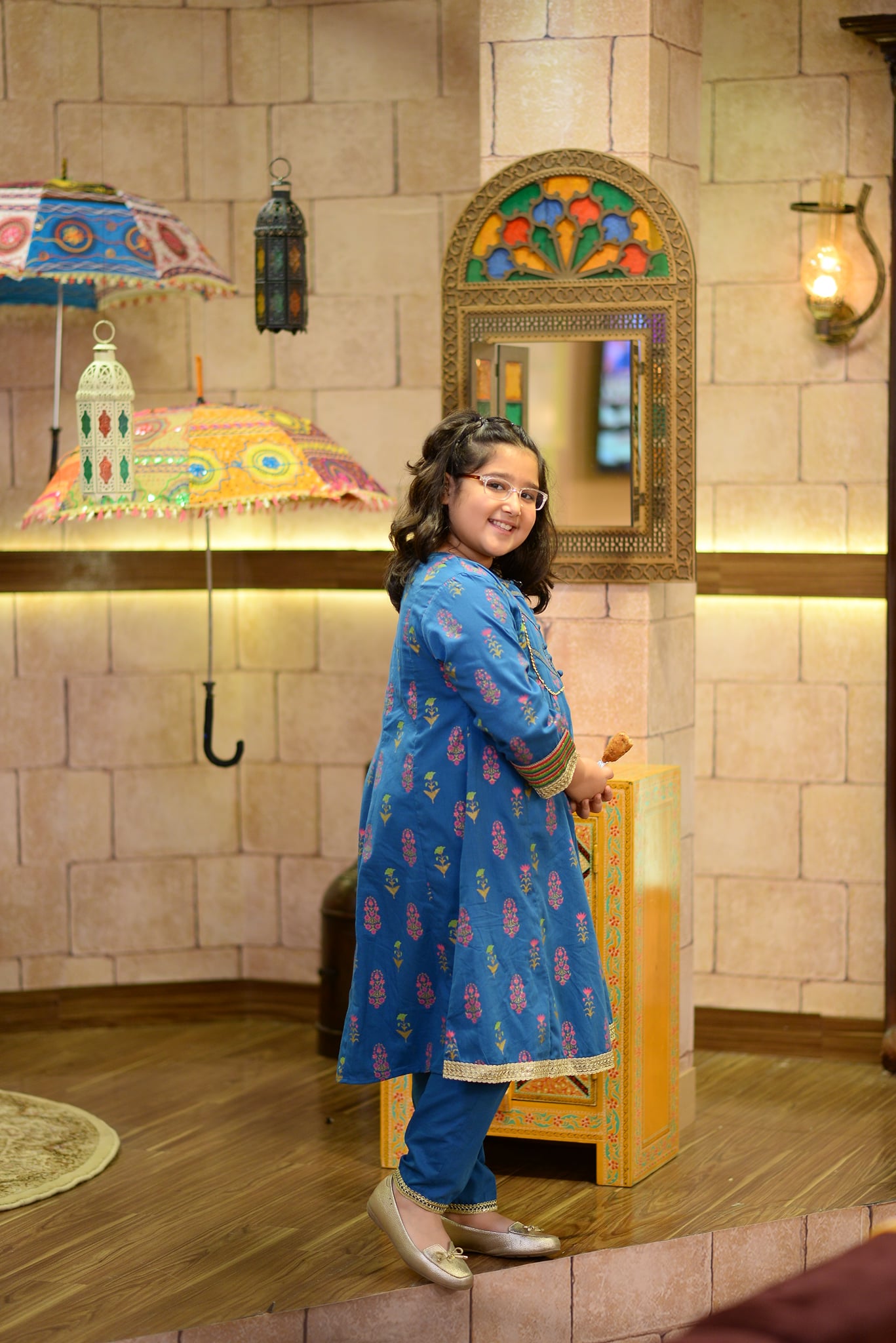 Faysal Quraishi With His Wife Sana And Kids At Shan-e-Sahoor | Reviewit.pk