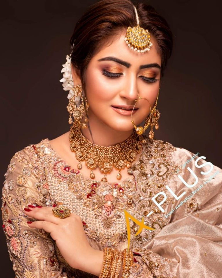 Hiba Bukhari Looks Radiant In A Traditional Bridal Attire | Reviewit.pk
