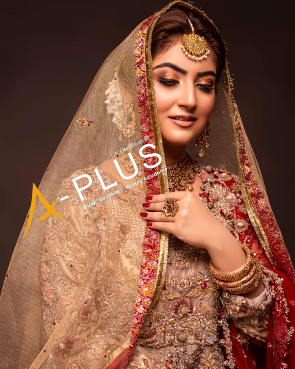 Hiba Bukhari Looks Radiant In A Traditional Bridal Attire | Reviewit.pk