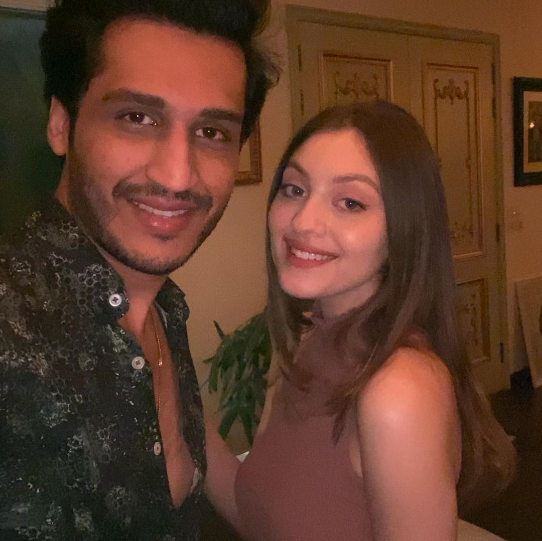 Neha Rajpoot And Shahbaz Taseer Hosted Friends Get Together | Reviewit.pk