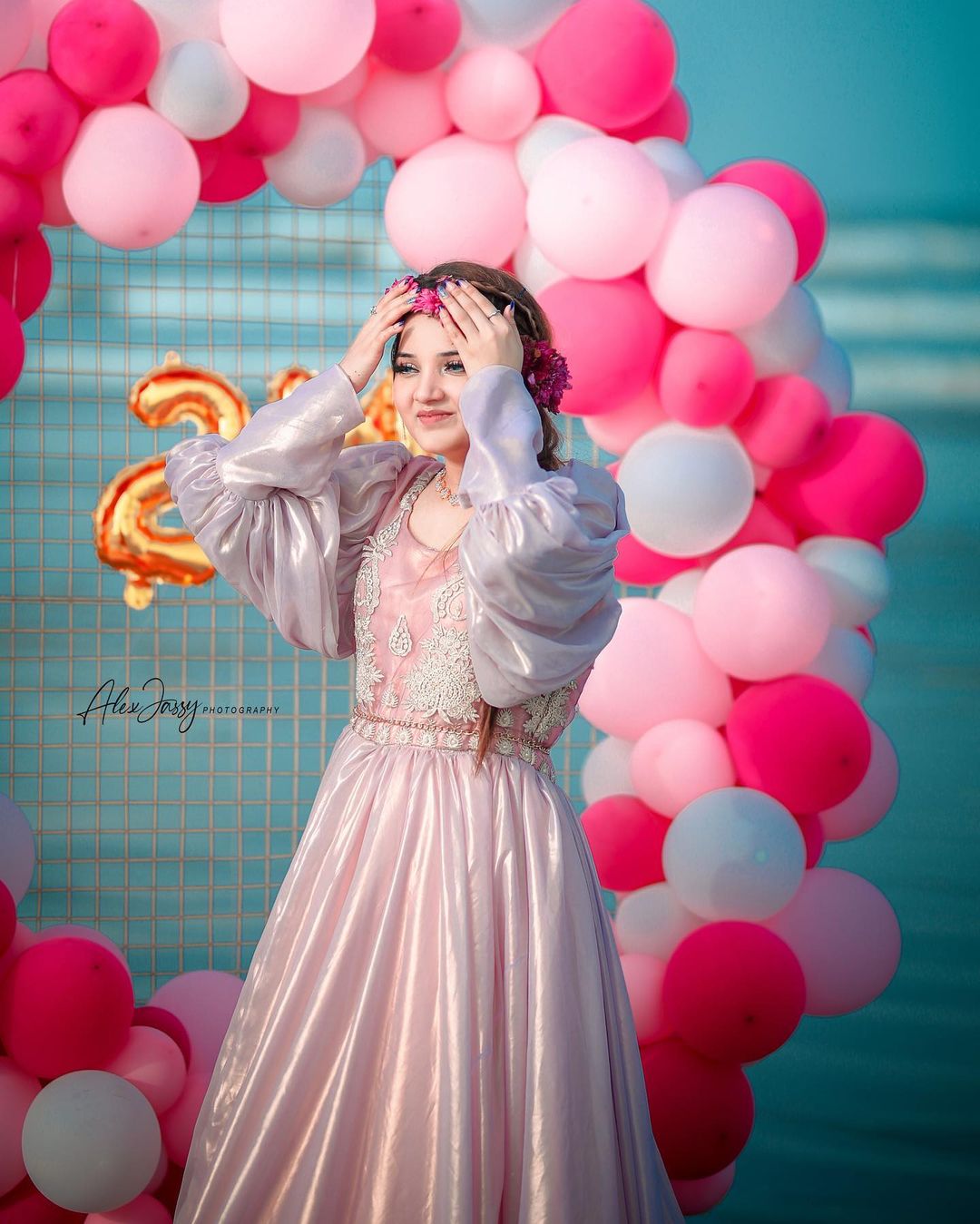 Rabeeca Khan Celebrates 2 Million Followers On Instagram | Reviewit.pk