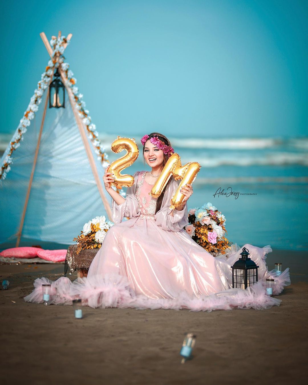 Rabeeca Khan Celebrates 2 Million Followers On Instagram | Reviewit.pk