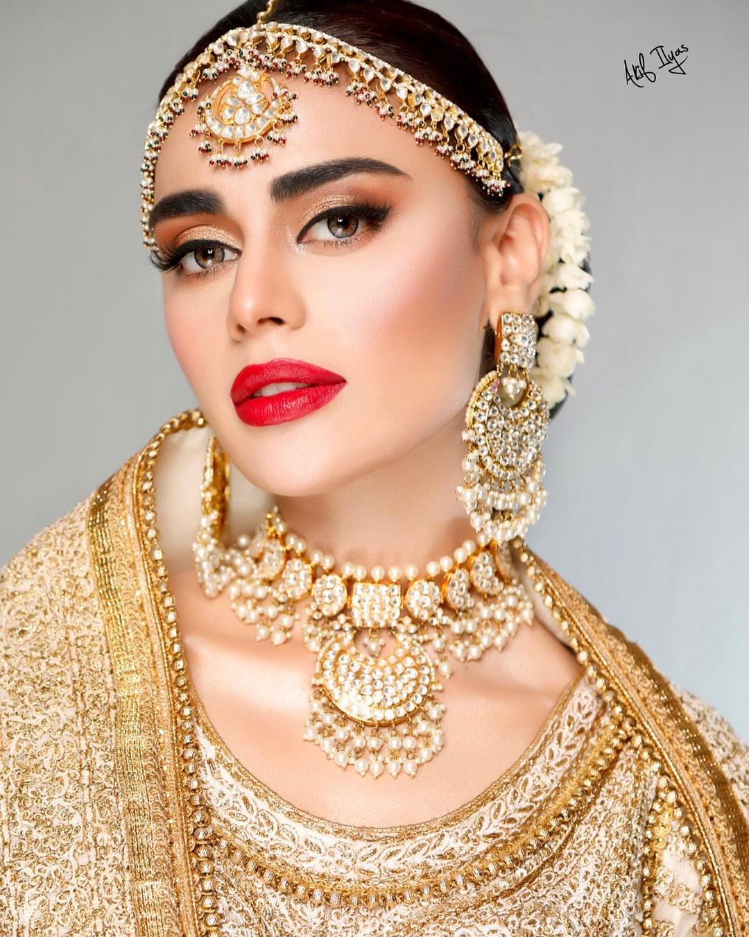 Sadaf Kanwal Dolled Up As A Traditional Bride By Akif Ilyas | Reviewit.pk