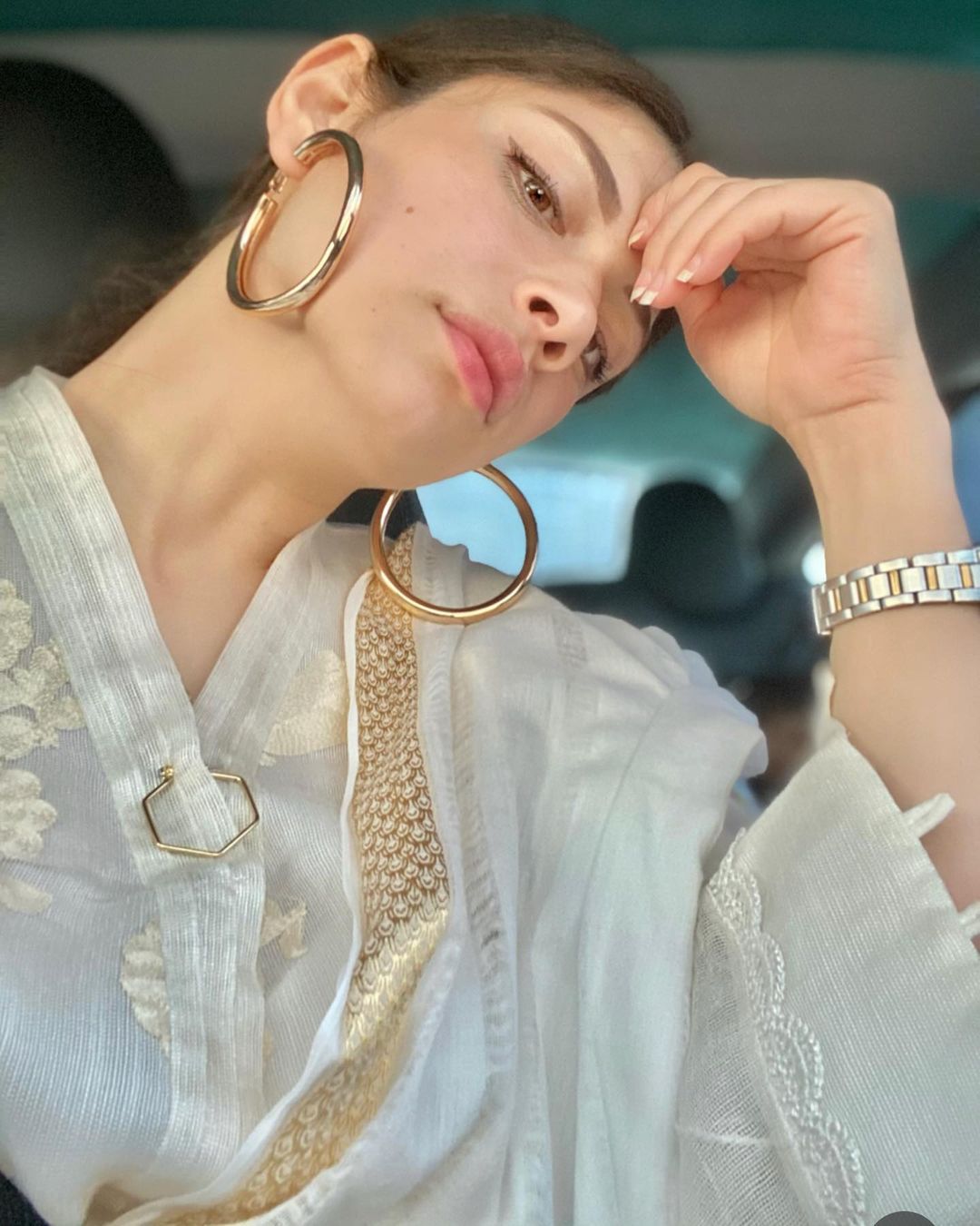 Sidra Batool With Her Daughters-Latest Adorable Pictures | Reviewit.pk