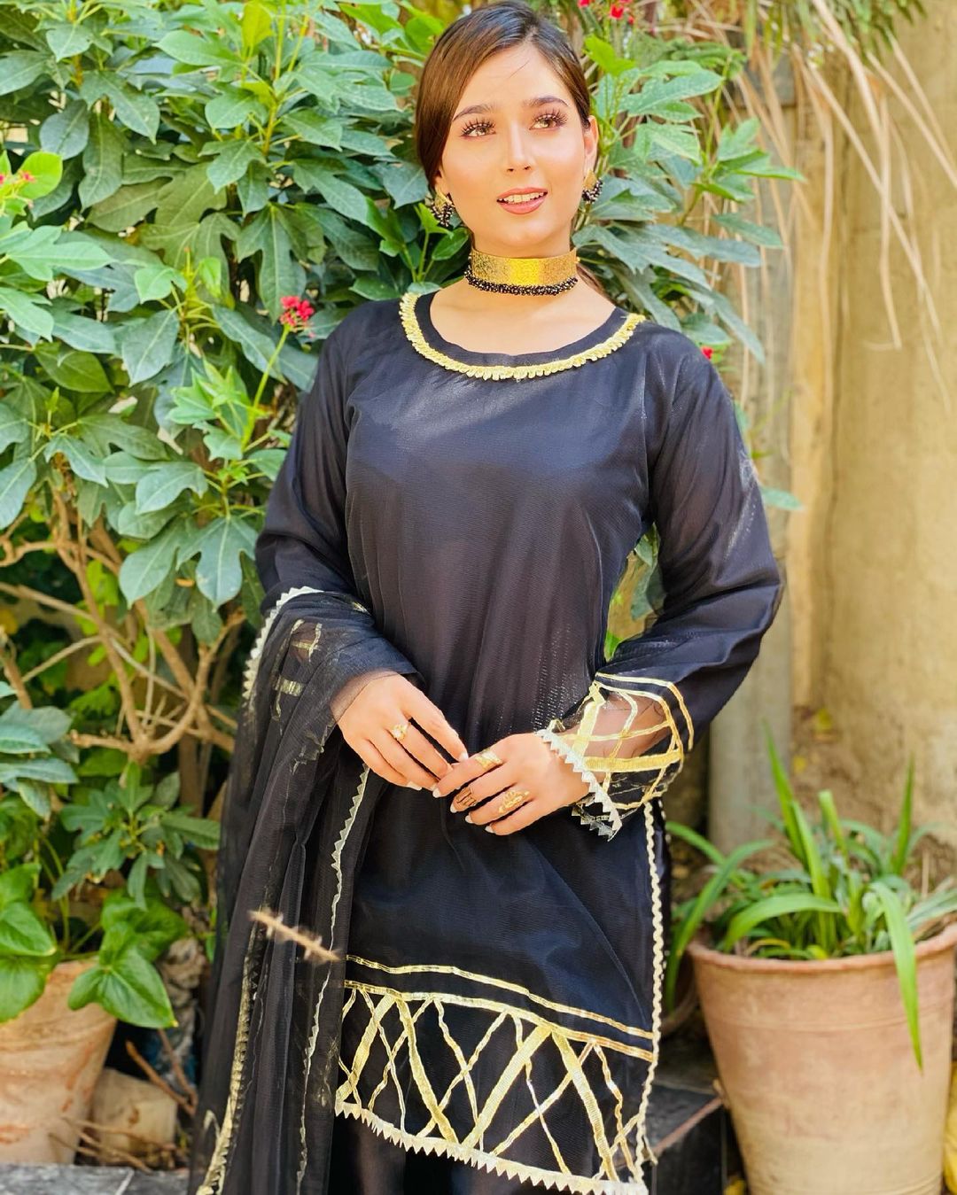Latest Beautiful Clicks Of Actress Sumaiyya Bukhsh | Reviewit.pk