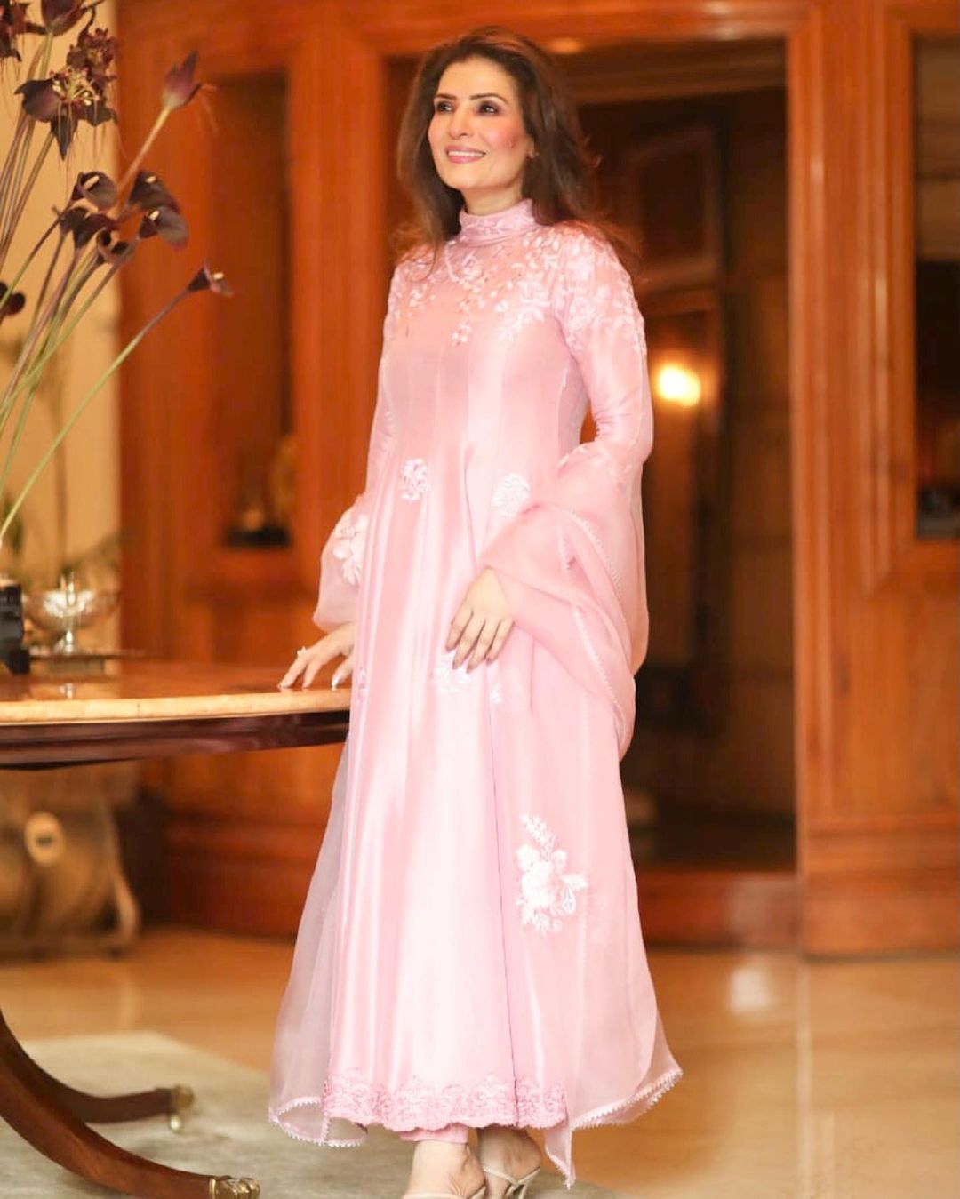 Resham Looked Ravishing In Her Eid Pictures | Reviewit.pk