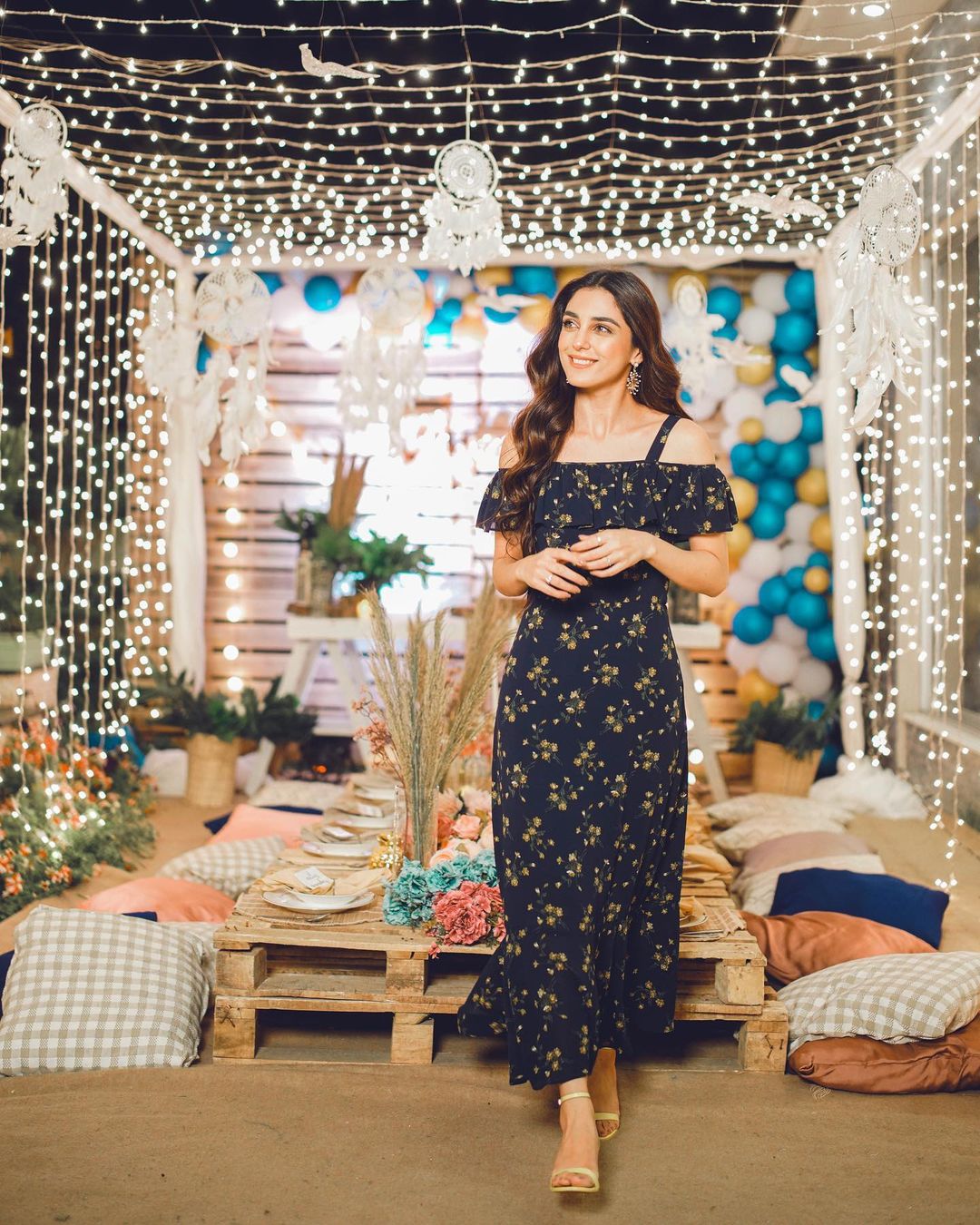 Wasim Akram And Maya Ali On The Set Of JPL | Reviewit.pk