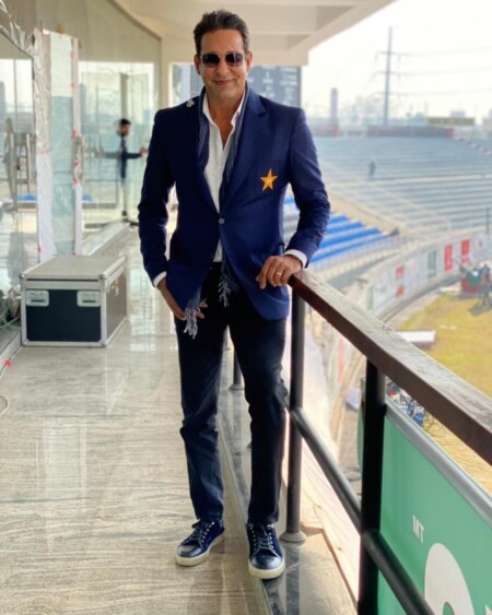Wasim Akram And Maya Ali On The Set Of JPL | Reviewit.pk