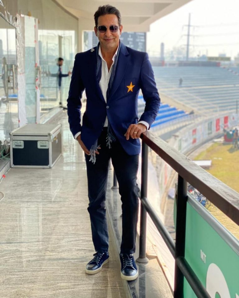 Wasim Akram And Maya Ali On The Set Of JPL | Reviewit.pk