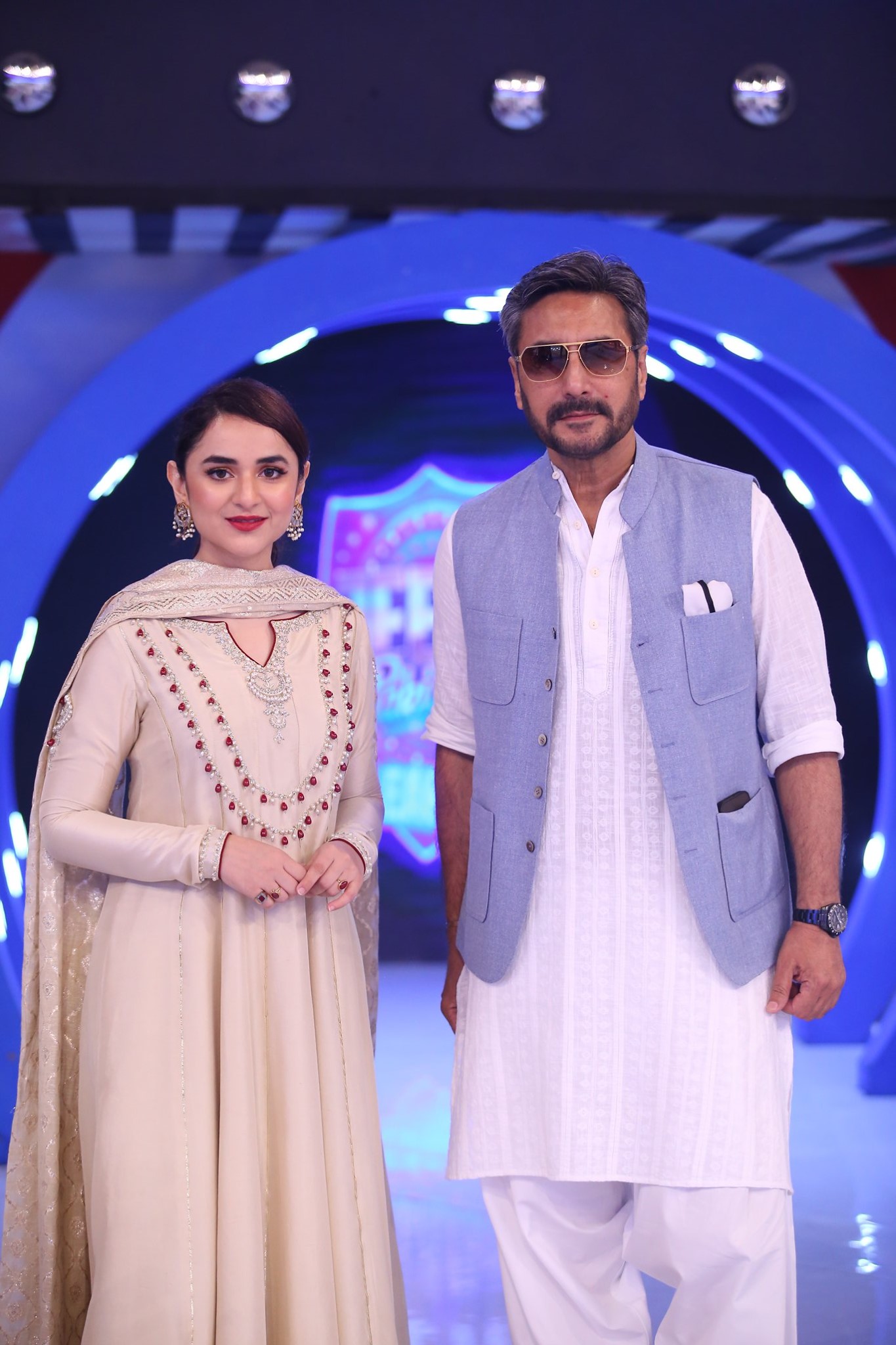 Yumna Zaidi And Asim Azhar At The Set Of JPL | Reviewit.pk