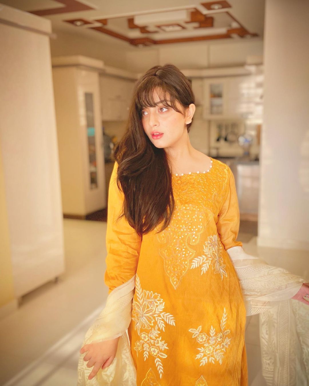 Recent Vibrant Pictures of Gorgeous Alizeh Shah | Reviewit.pk