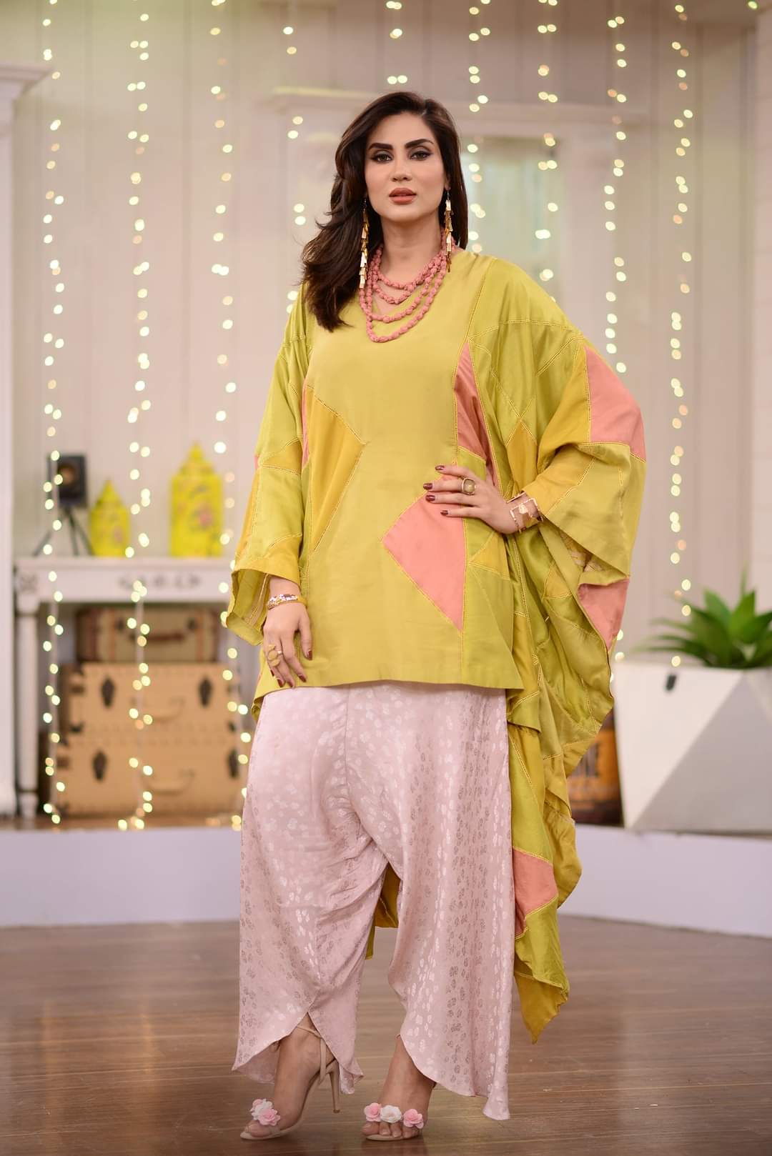 Fiza Ali Shares Heart Wrenching Details About Her Childhood And Father ...