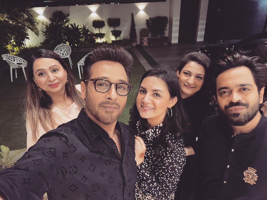 Faysal Quraishi's Wife Shares Adorable Family Pictures | Reviewit.pk