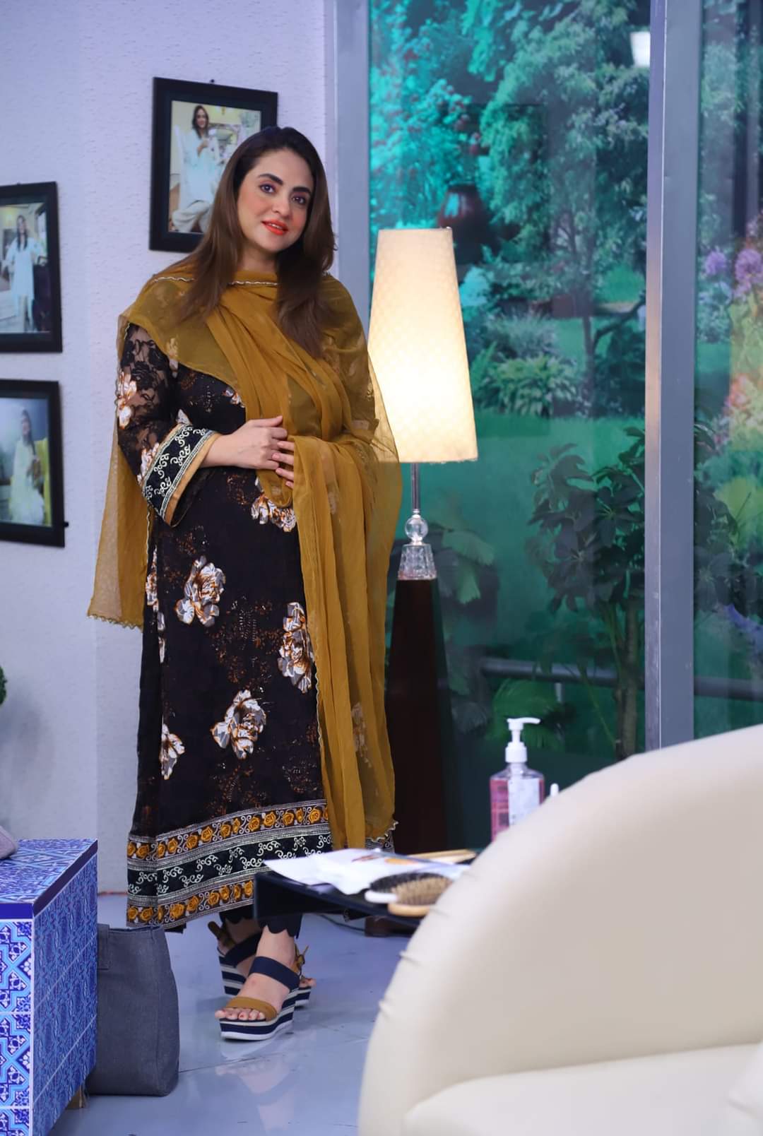 Why Nadia Khan Got Emotional During Her Show | Reviewit.pk