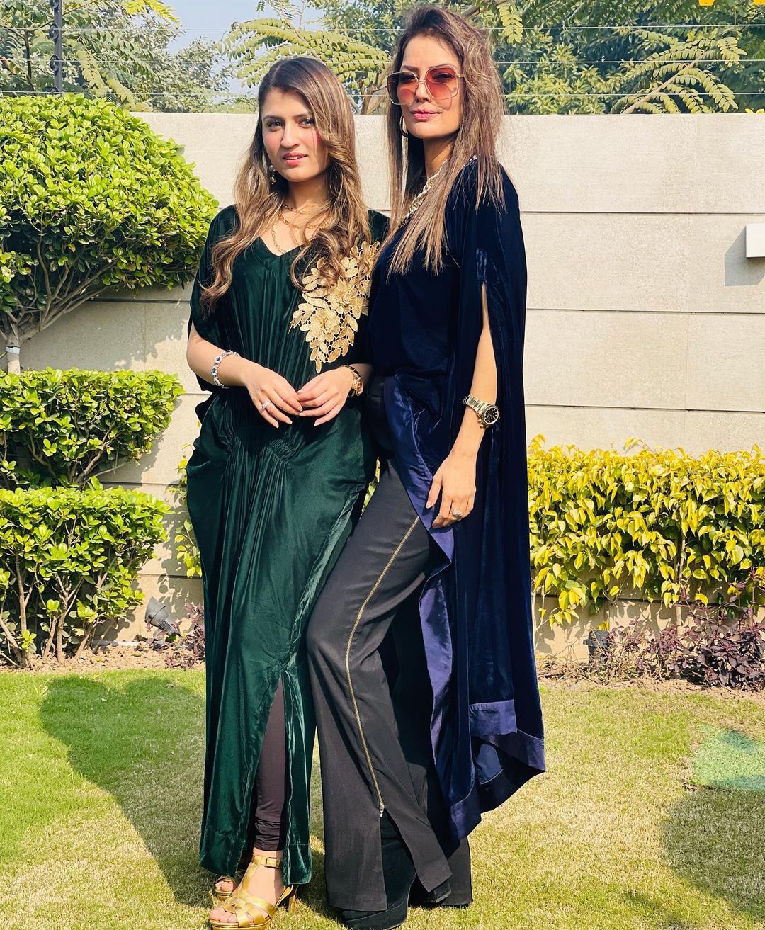 Natasha Hussain Beautiful Family Pictures | Reviewit.pk