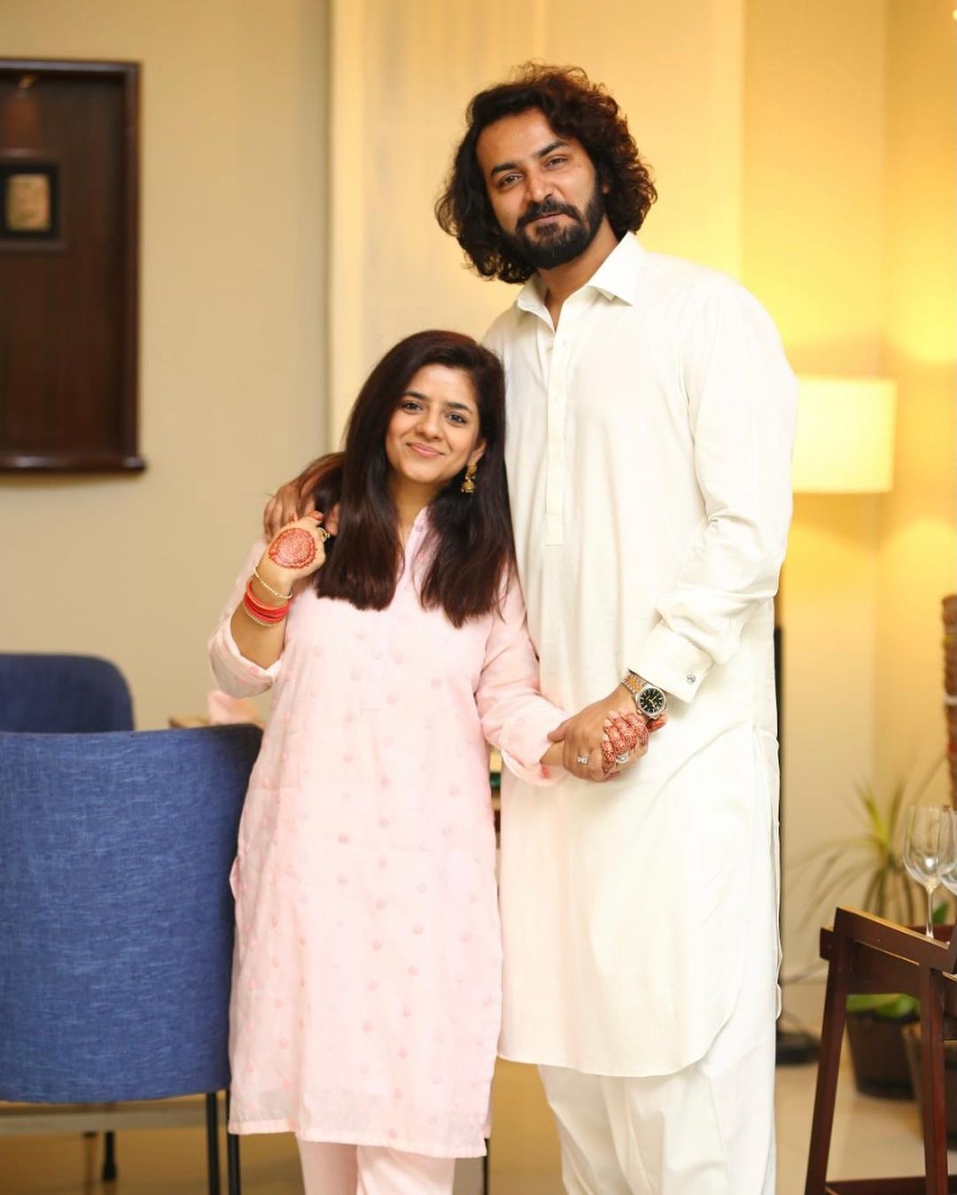 Qasim Ali Mureed Pictures With Wife | Reviewit.pk