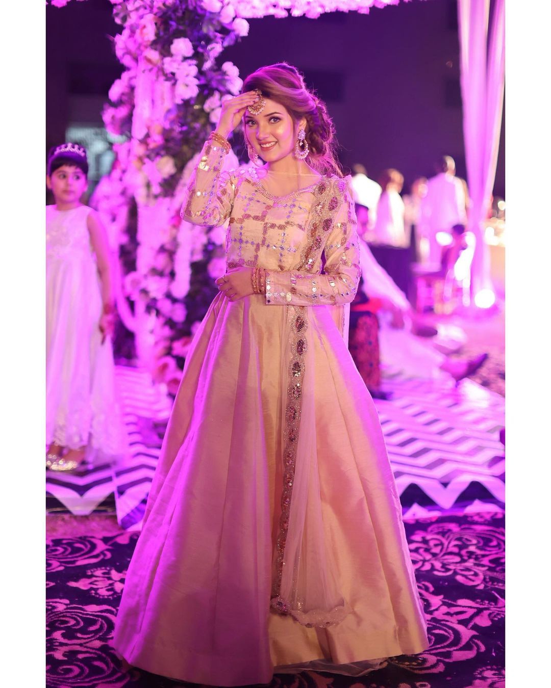 Rabeeca Khan Beautiful Looks From Friend's Wedding | Reviewit.pk