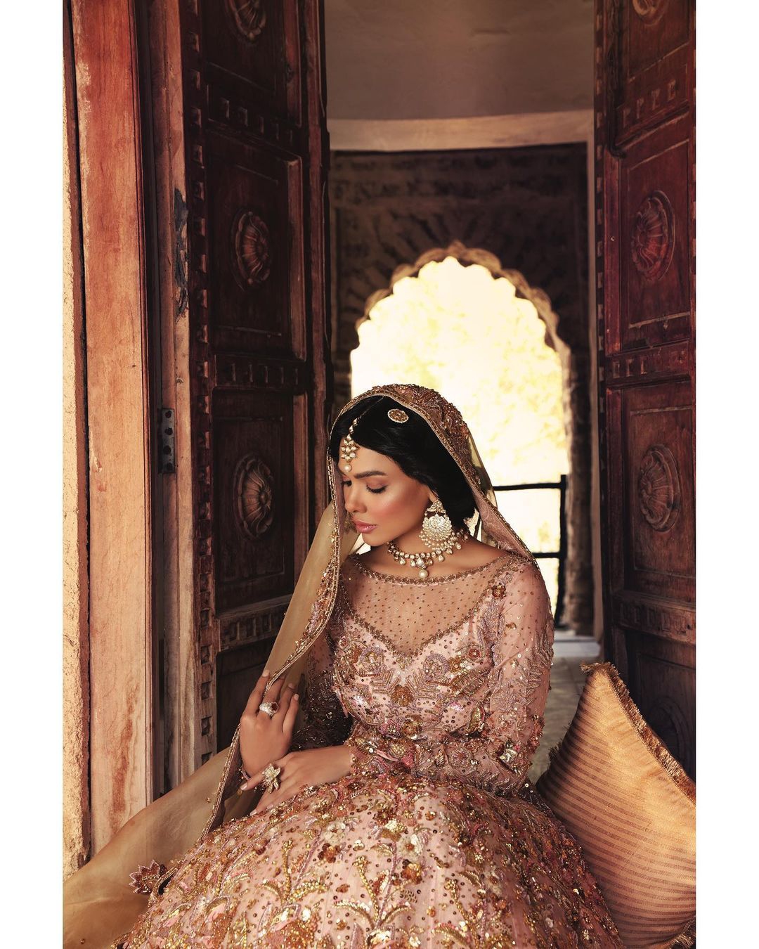 Sara Loren Stuns In Her Latest Bridal Shoot For Asma Aslam | Reviewit.pk