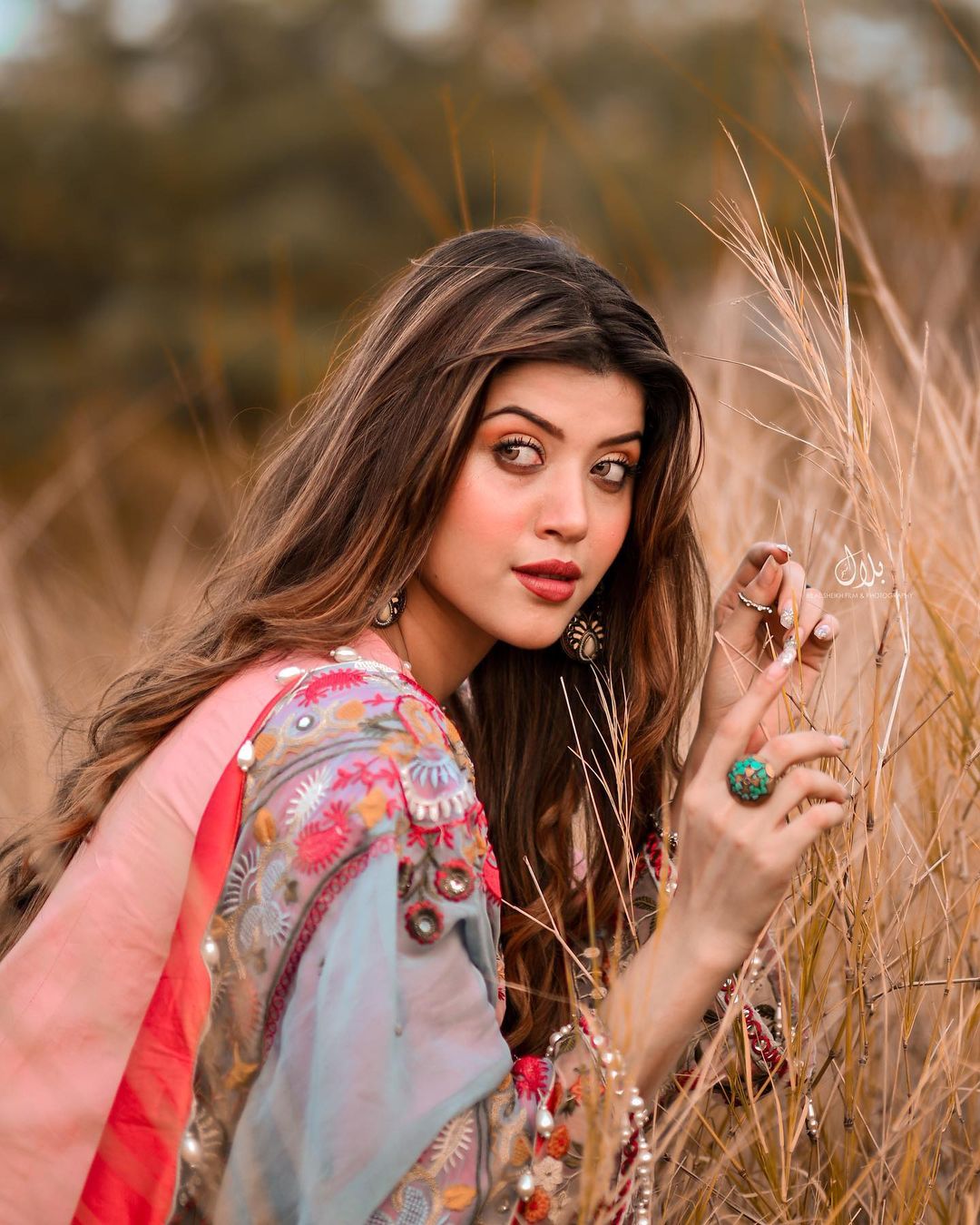 Aiman Zaman's Loved-Up Photoshoot With Beau Mujtaba Lakhani | Reviewit.pk