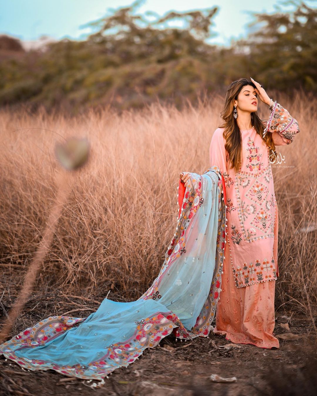 Aiman Zaman's Loved-Up Photoshoot With Beau Mujtaba Lakhani | Reviewit.pk