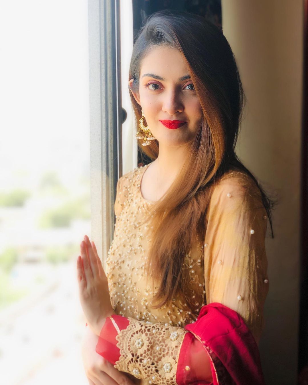 Alizeh Tahir Enjoying Vacations In Dubai | Reviewit.pk