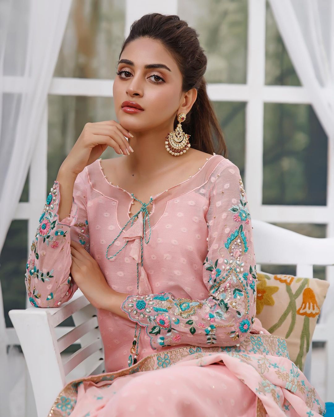 Anmol Baloch Stuns In Her Latest Fashion Shoot | Reviewit.pk
