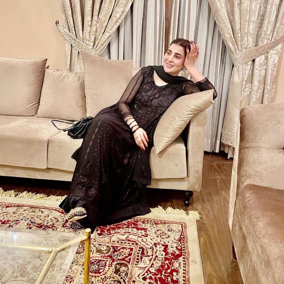 Latest Pictures Of Ever Gorgeous Areeba Habib | Reviewit.pk