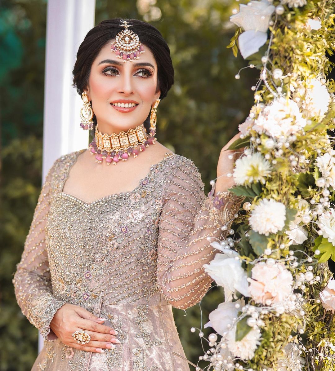 Ayeza Khan Dazzles As A Traditional Bride In Her Latest Photoshoot ...