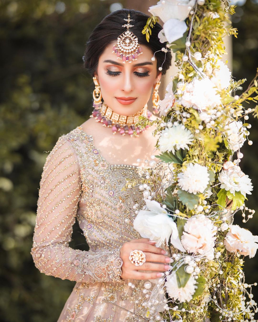 Ayeza Khan Dazzles As A Traditional Bride In Her Latest Photoshoot ...