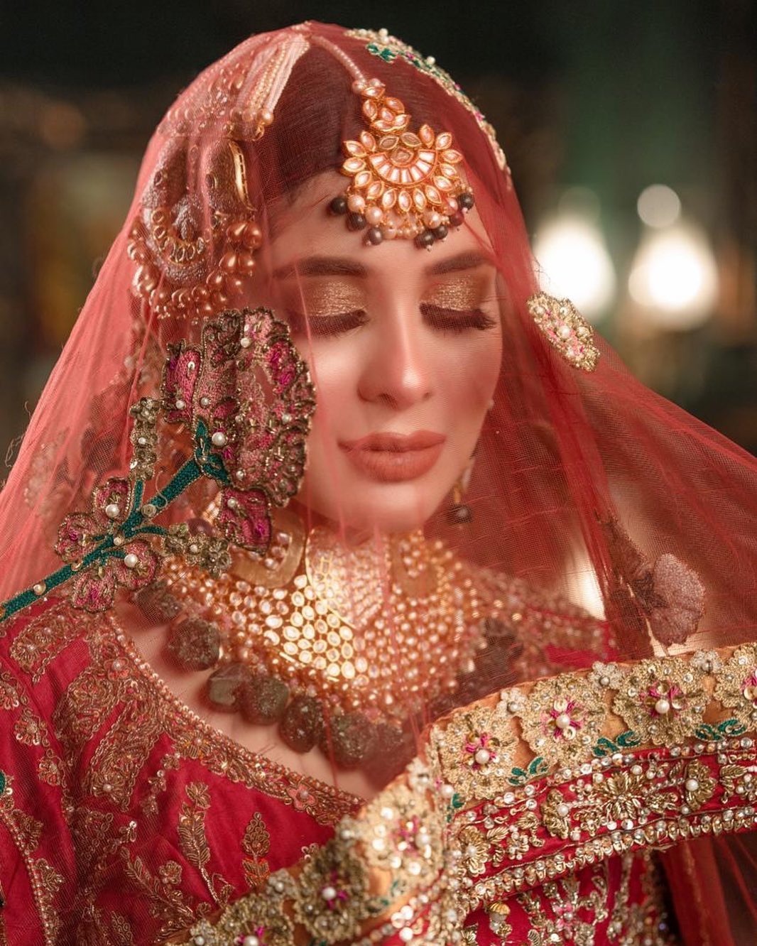 Azekah Daniel Stuns In The Bridal Attire By Ali Xeeshan Theater Studio ...