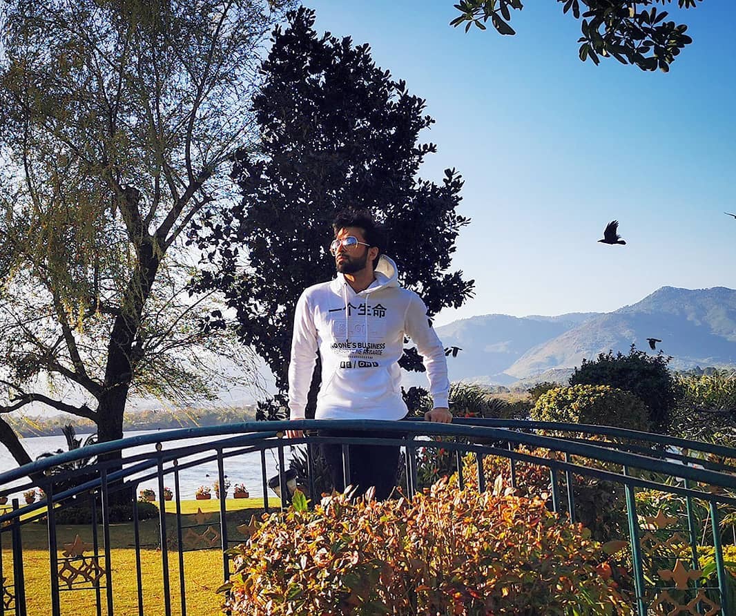 Azfar Rehman Shares Beautiful Pictures From His Vacation | Reviewit.pk