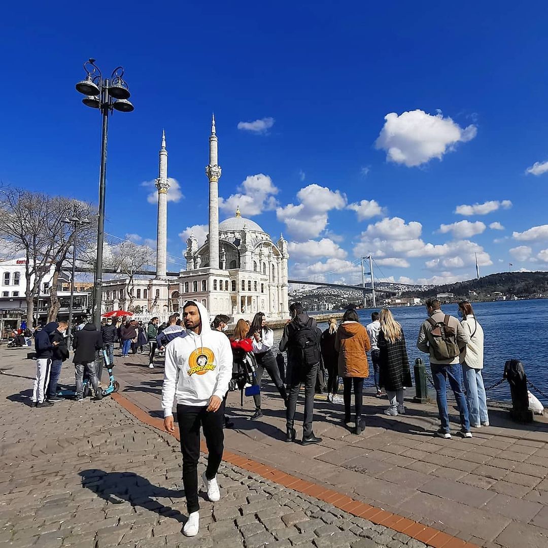 Azfar Rehman Shares Beautiful Pictures From His Vacation | Reviewit.pk