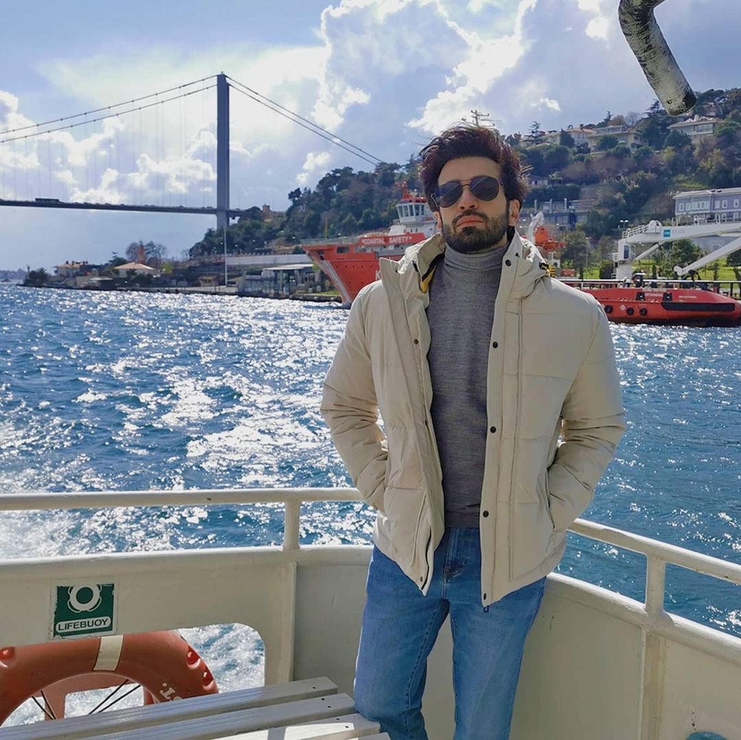 Azfar Rehman Shares Beautiful Pictures From His Vacation | Reviewit.pk