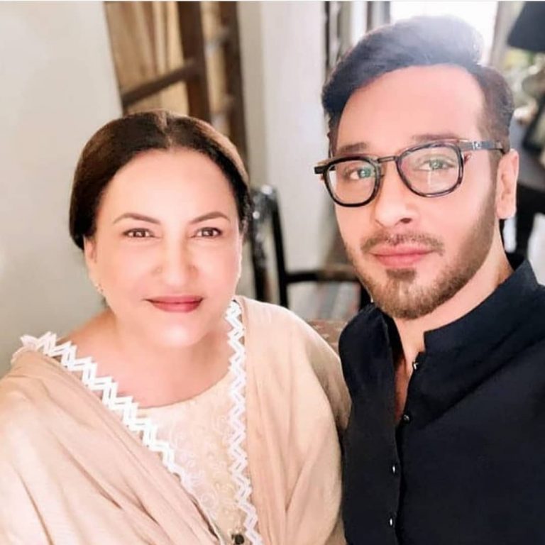 BTS Clikcs From The Set Of Drama Serial Dil-e-Momin | Reviewit.pk
