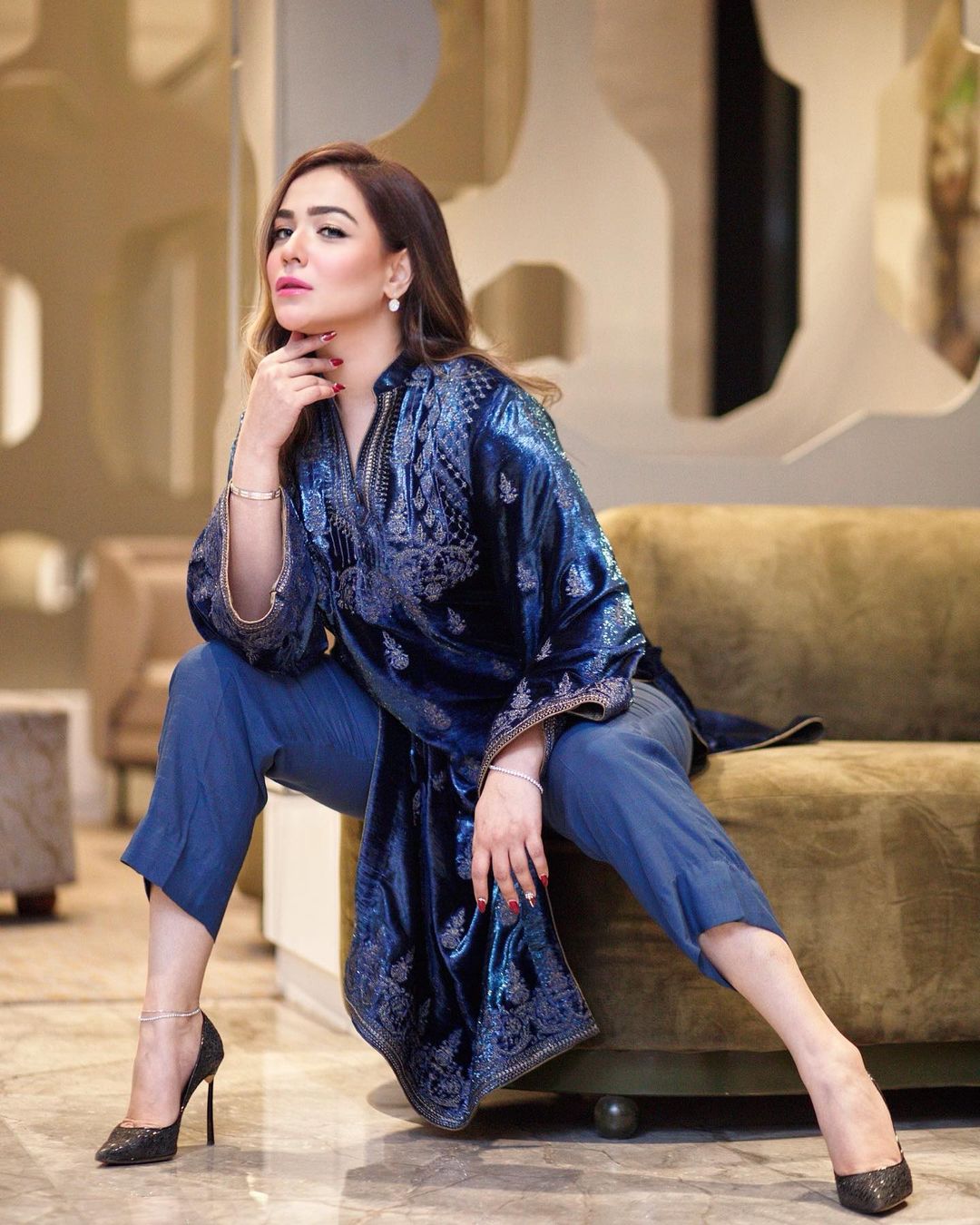 Humaima Malik And Dua Malik At The Set Of "Har Lamha Purjosh" | Reviewit.pk