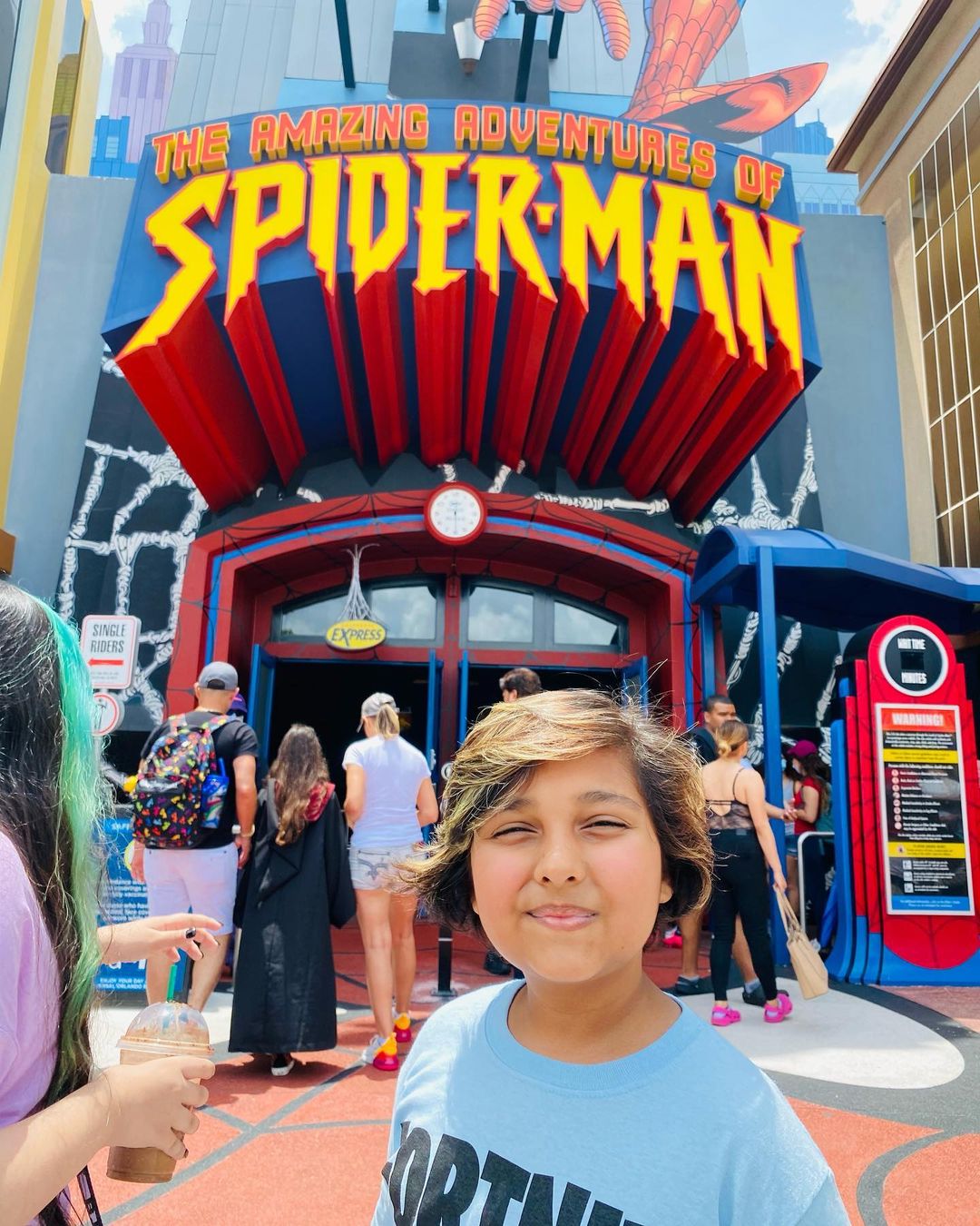 Javeria Saud And Family Enjoying Vacations At Universal Island ...