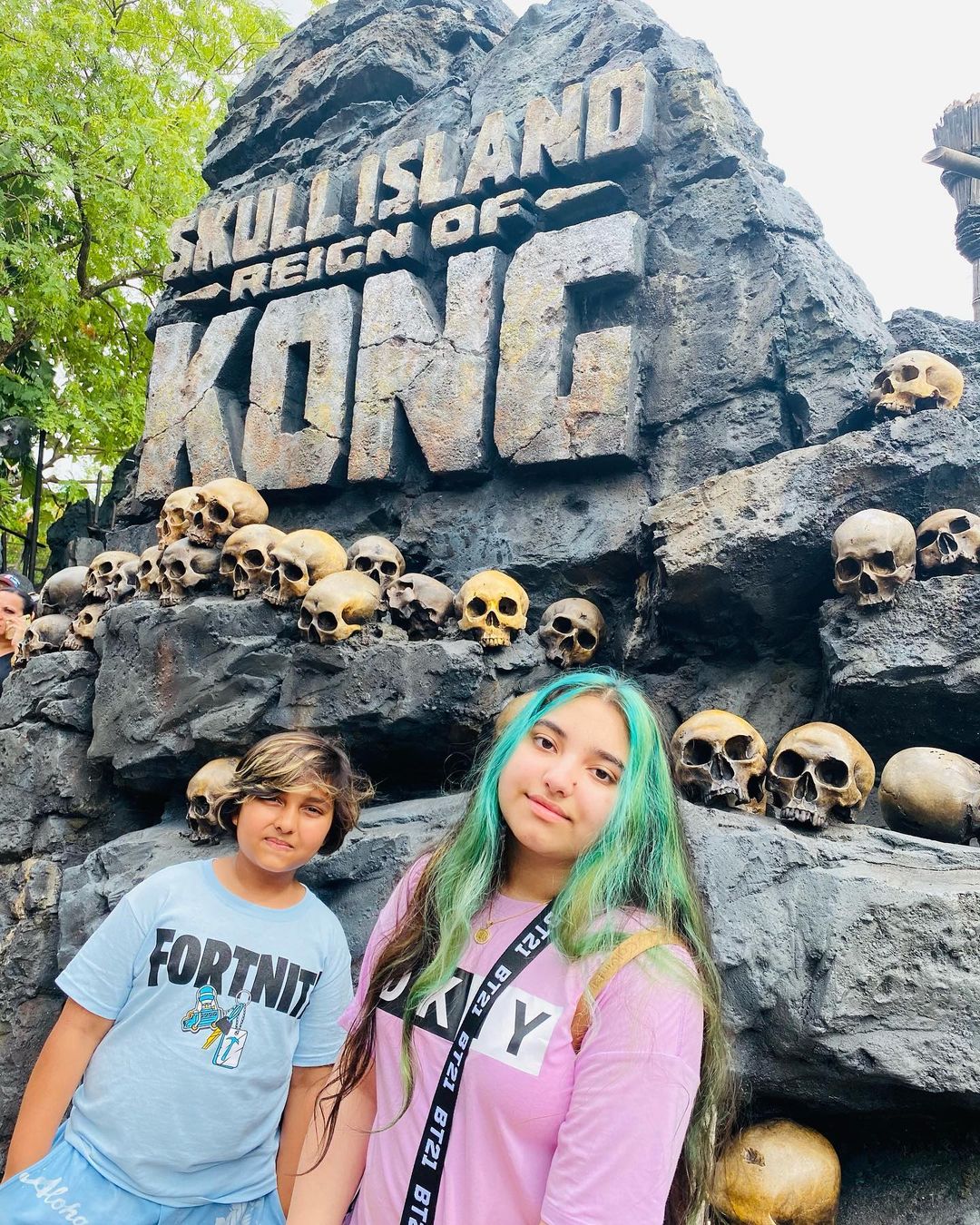 Javeria Saud And Family Enjoying Vacations At Universal Island ...