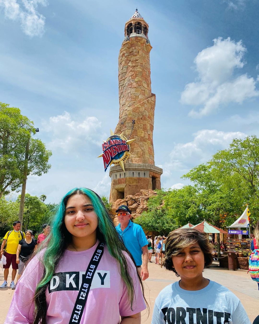 Javeria Saud And Family Enjoying Vacations At Universal Island ...