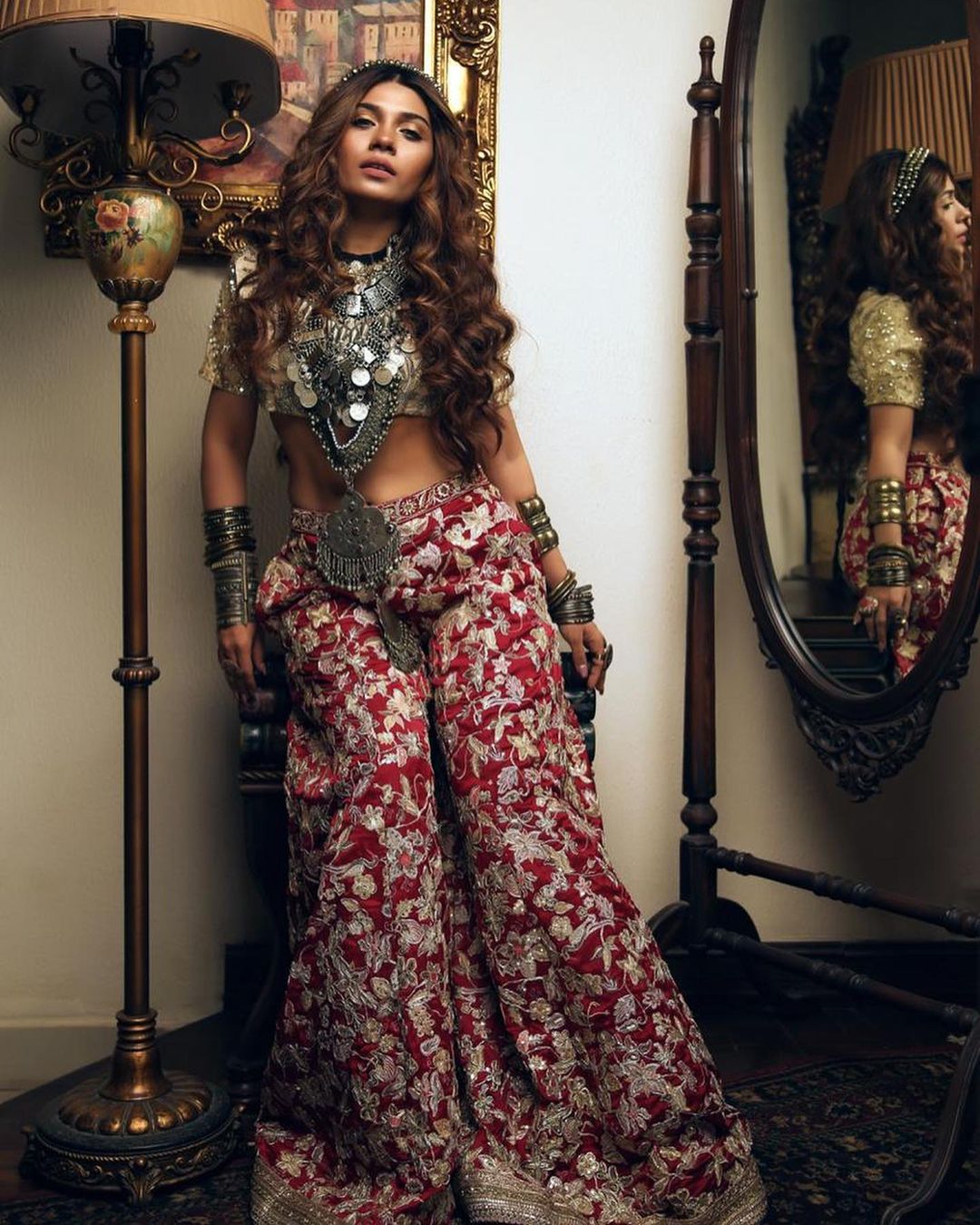 Mahi Baloch Sizzles In Her Latest Fashion Shoot | Reviewit.pk