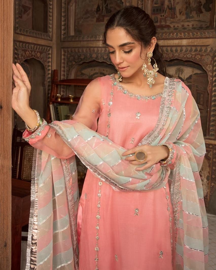 MAYA Prêt-a-Porter Latest Collection Featuring Maya Ali | Reviewit.pk