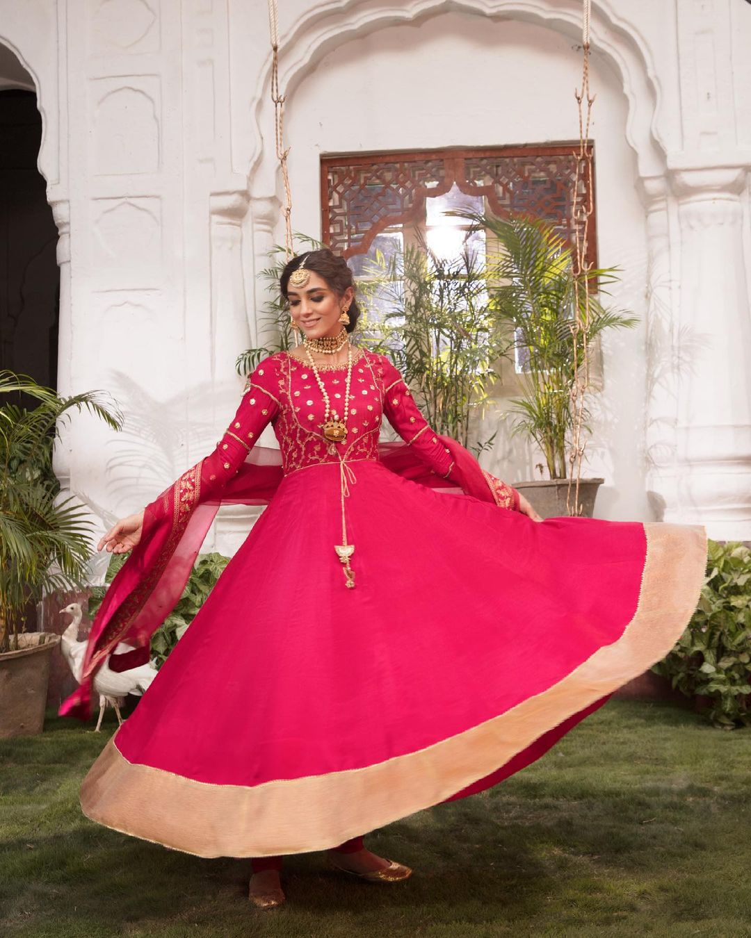 Maya Ali's Regal Looks For Her Clothing Brand Will Leave You Stunned ...