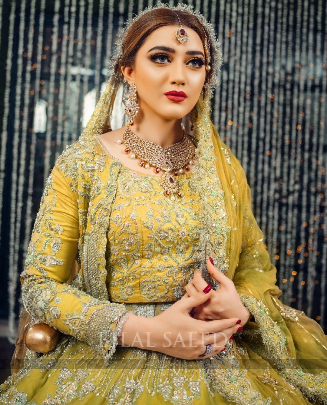 Momina Iqbal Makes A Style Statement In Her Latest Bridal Shoot ...