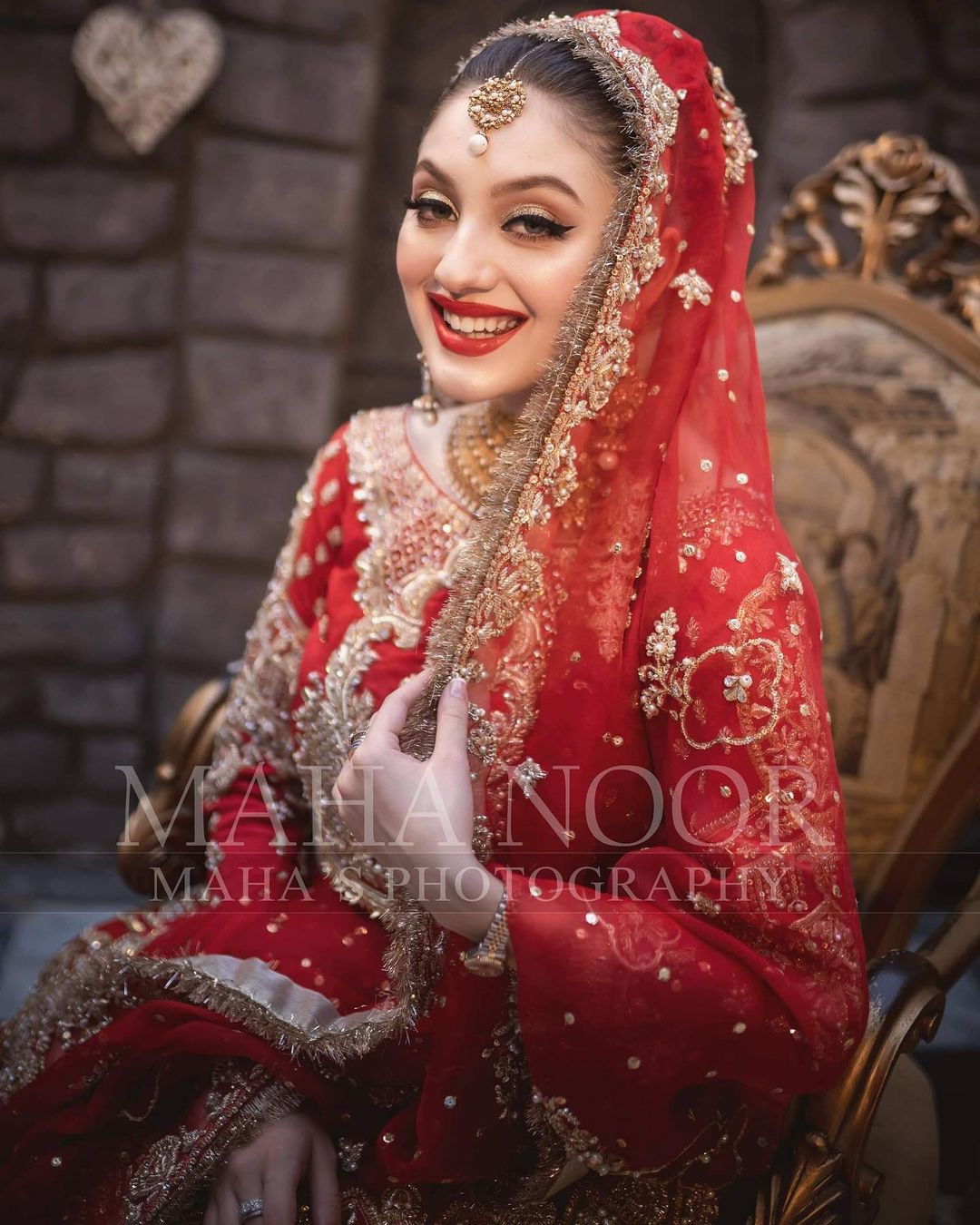 Neha Rajpoot Flaunts Elegance In A Tradition Bridal Look | Reviewit.pk