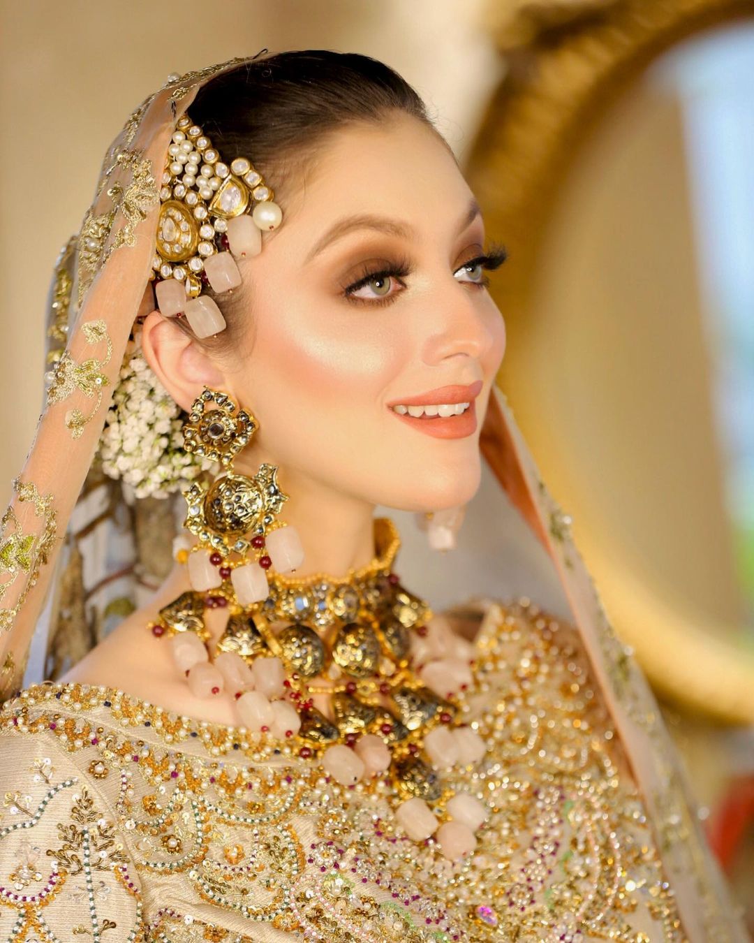 Neha Rajpoot Pulling Off Traditional Bridal Looks Like A Pro | Reviewit.pk