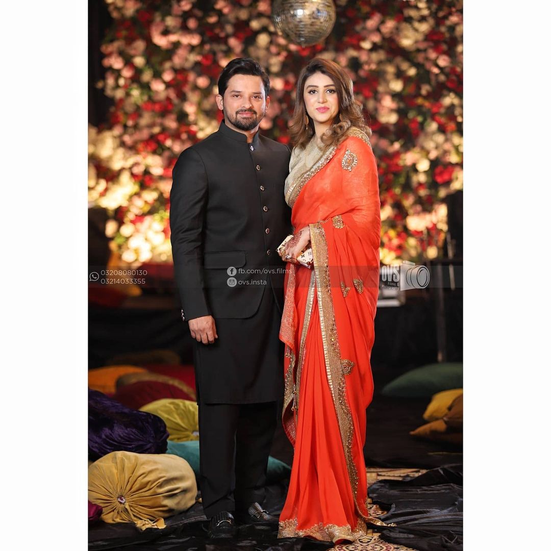Noman Habib With His Wife At A Family Wedding | Reviewit.pk